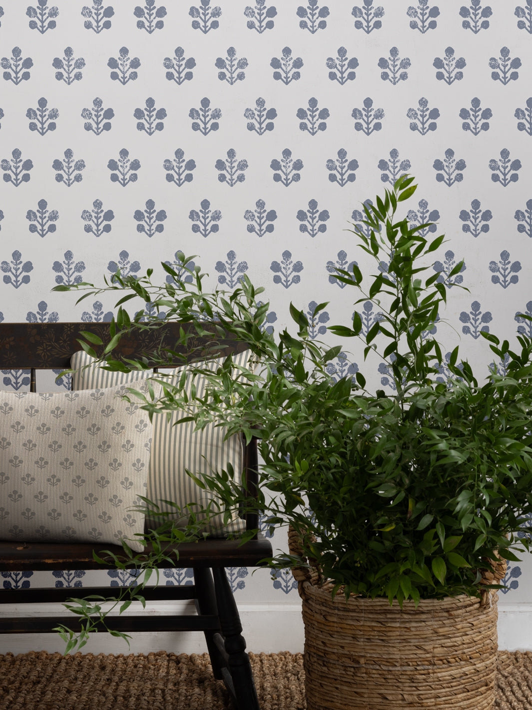'Ensley Large (White Ground)' Wallpaper by Sugar Paper - Slate – Wallshoppe